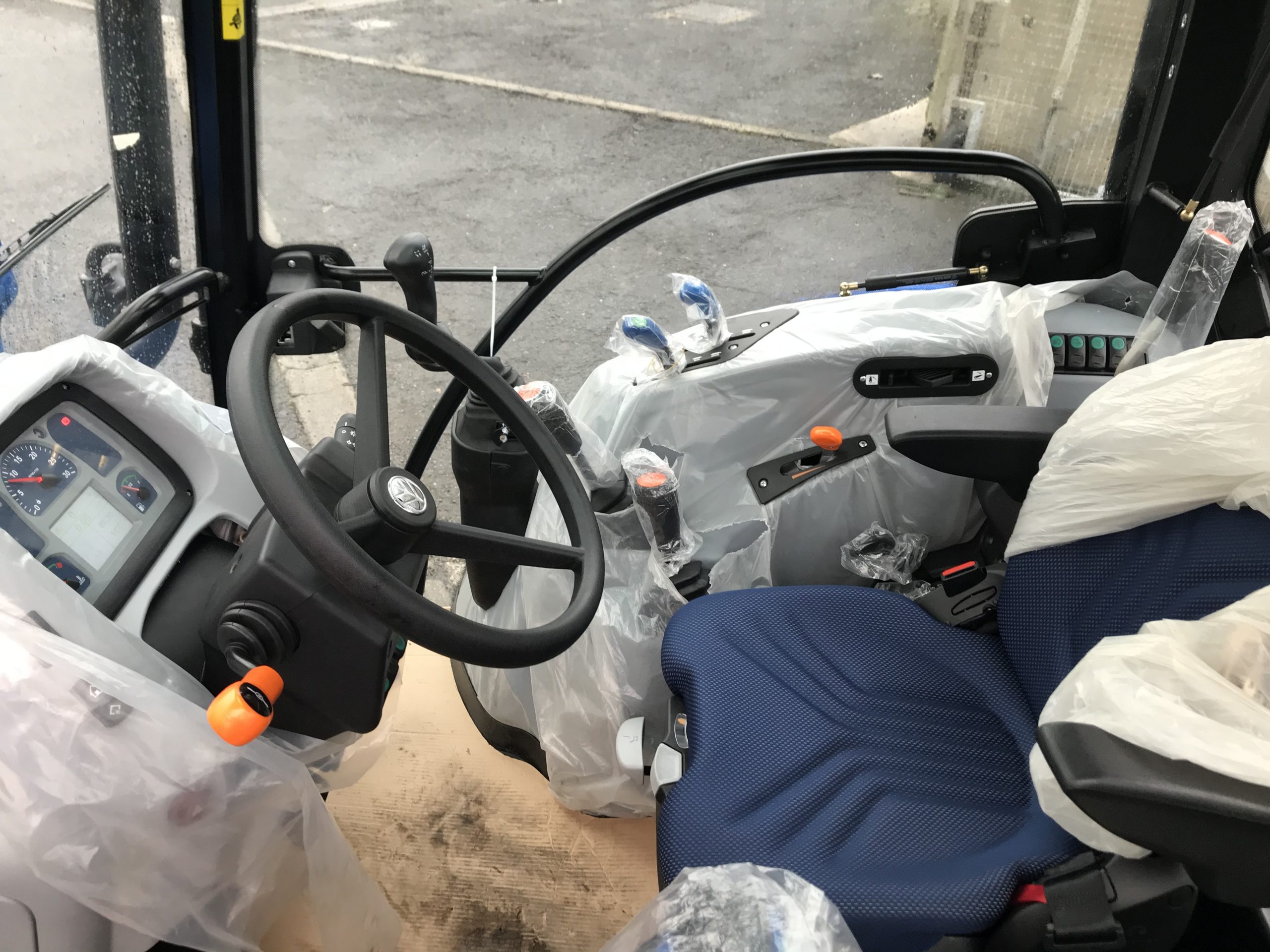 New Holland T4.75S with 555LU Loader - Townson Tractors