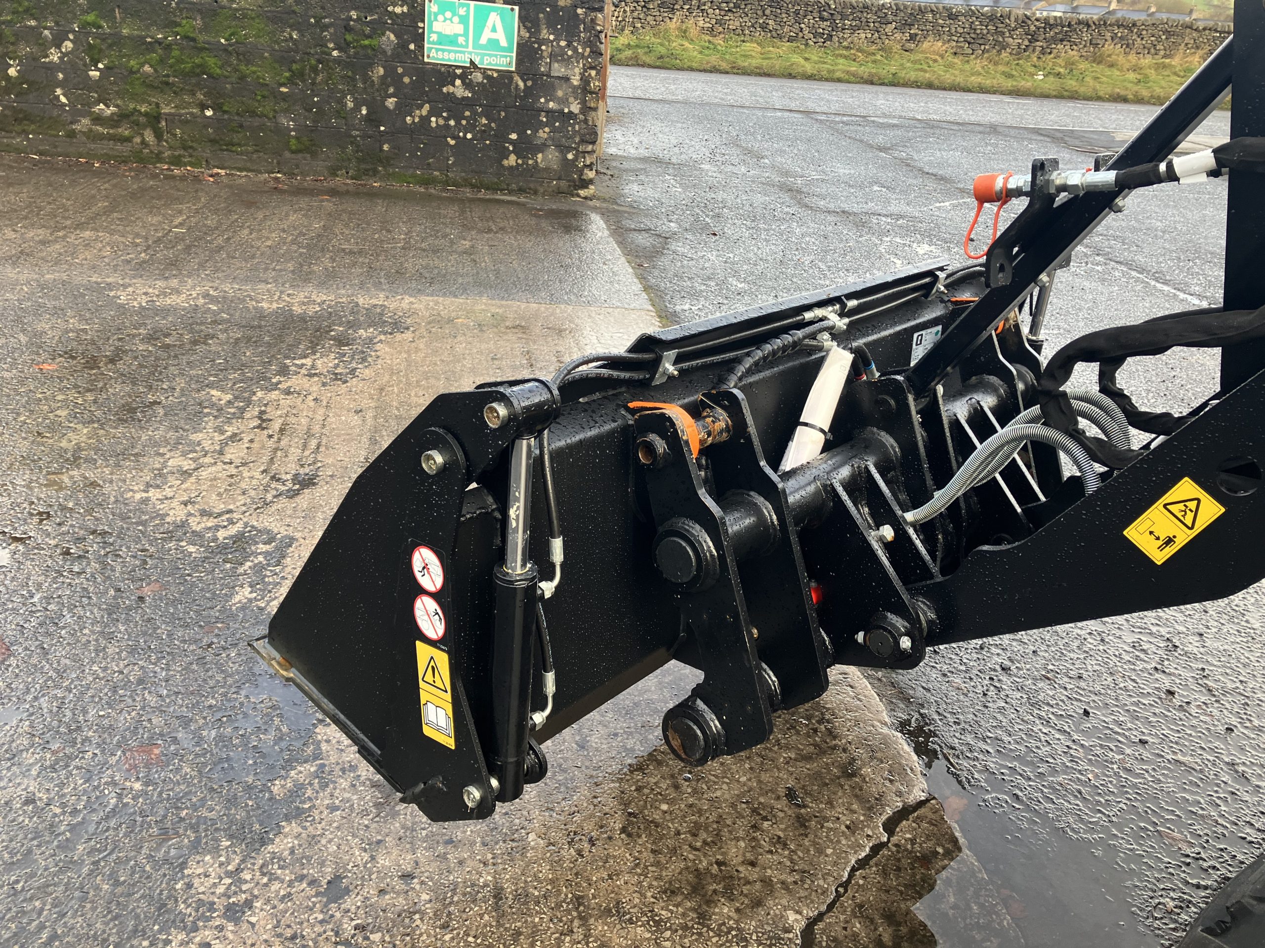 Alo Quicke 4 in 1 Bucket - Townson Tractors